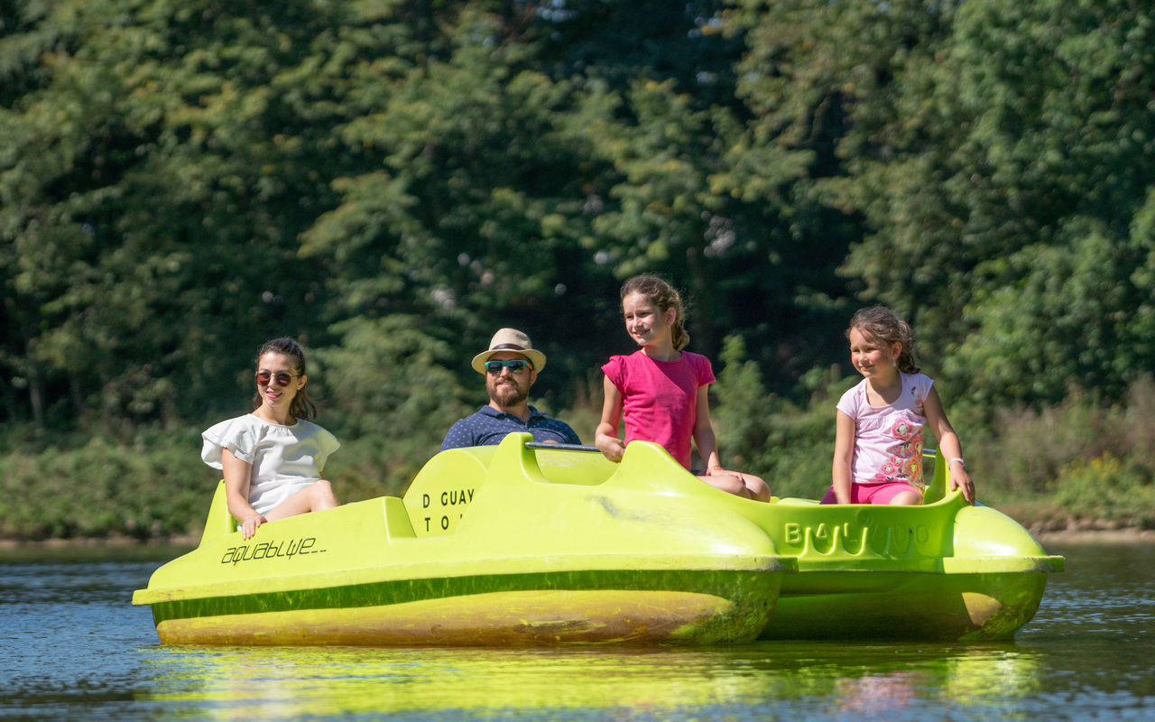 Pedalo rentals - Water sports activities - Les Ormes